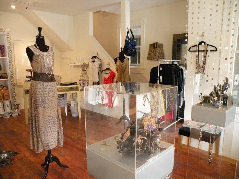 7 Contoh Desain Depan Toko Baju Rumahan Terbagus dan Menarik - Pengajar ...